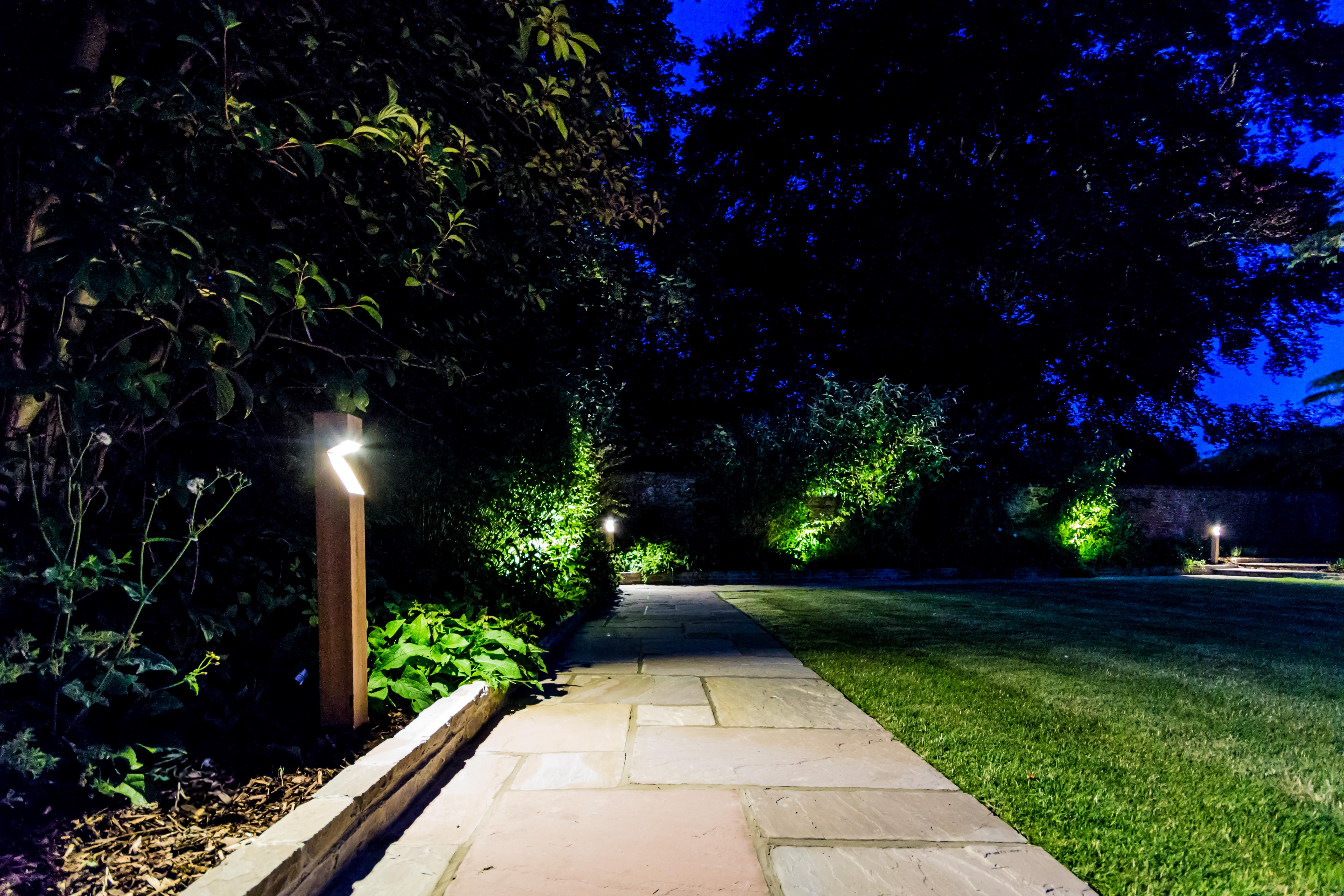 Collingwood 5W 1000mm LED Wooden Bollard 4000K (BL03PIS40) | CEF