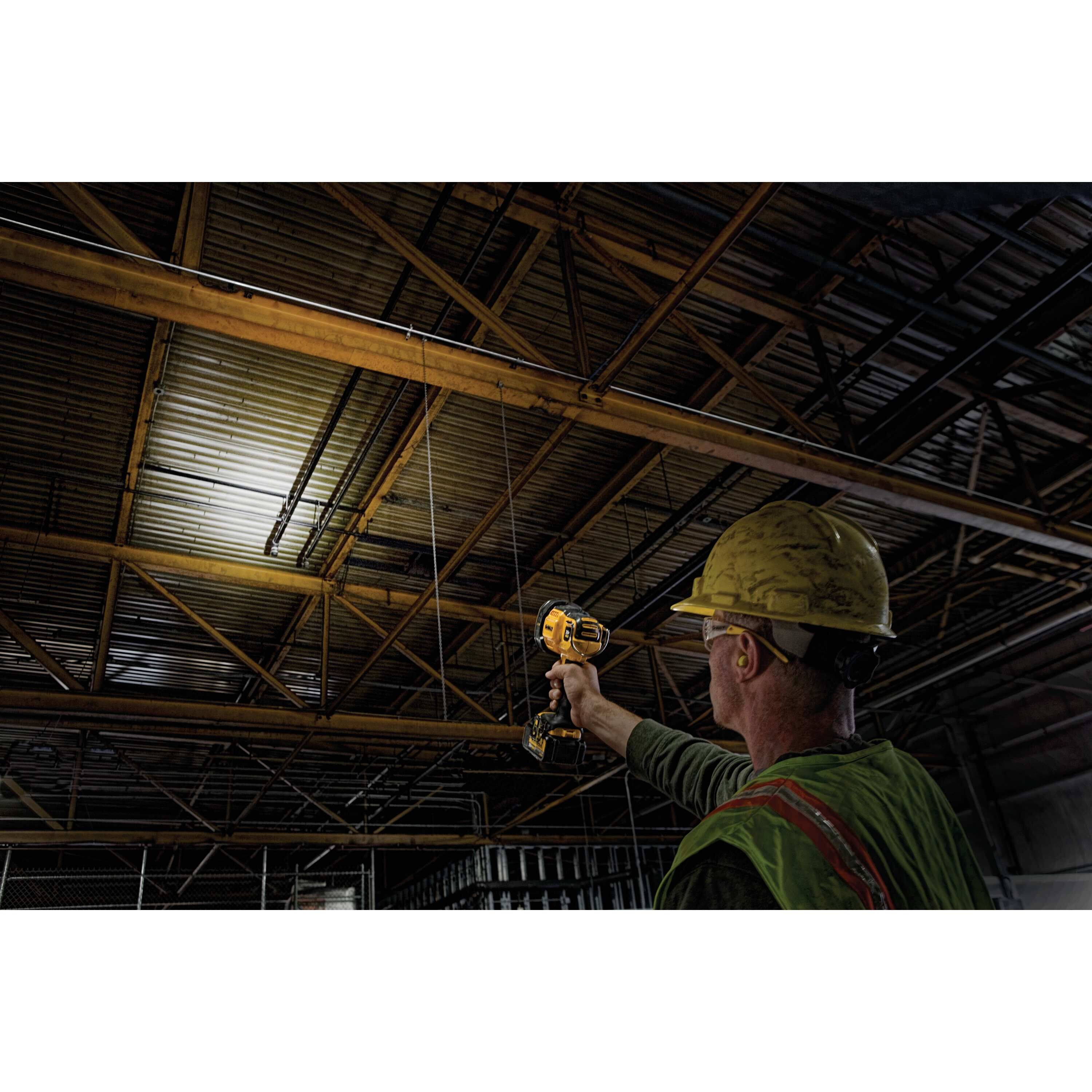 DeWALT DCL043-XJ 18V XR LED Spotlight (Body Only) (DCL043-XJ) | CEF