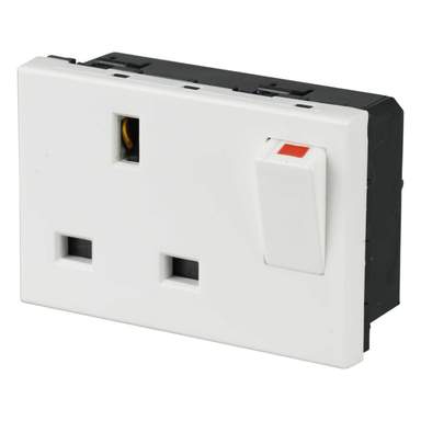 Legrand 13A 1 Gang 2P + E British Standard Switched Socket White (572130) | CEF
