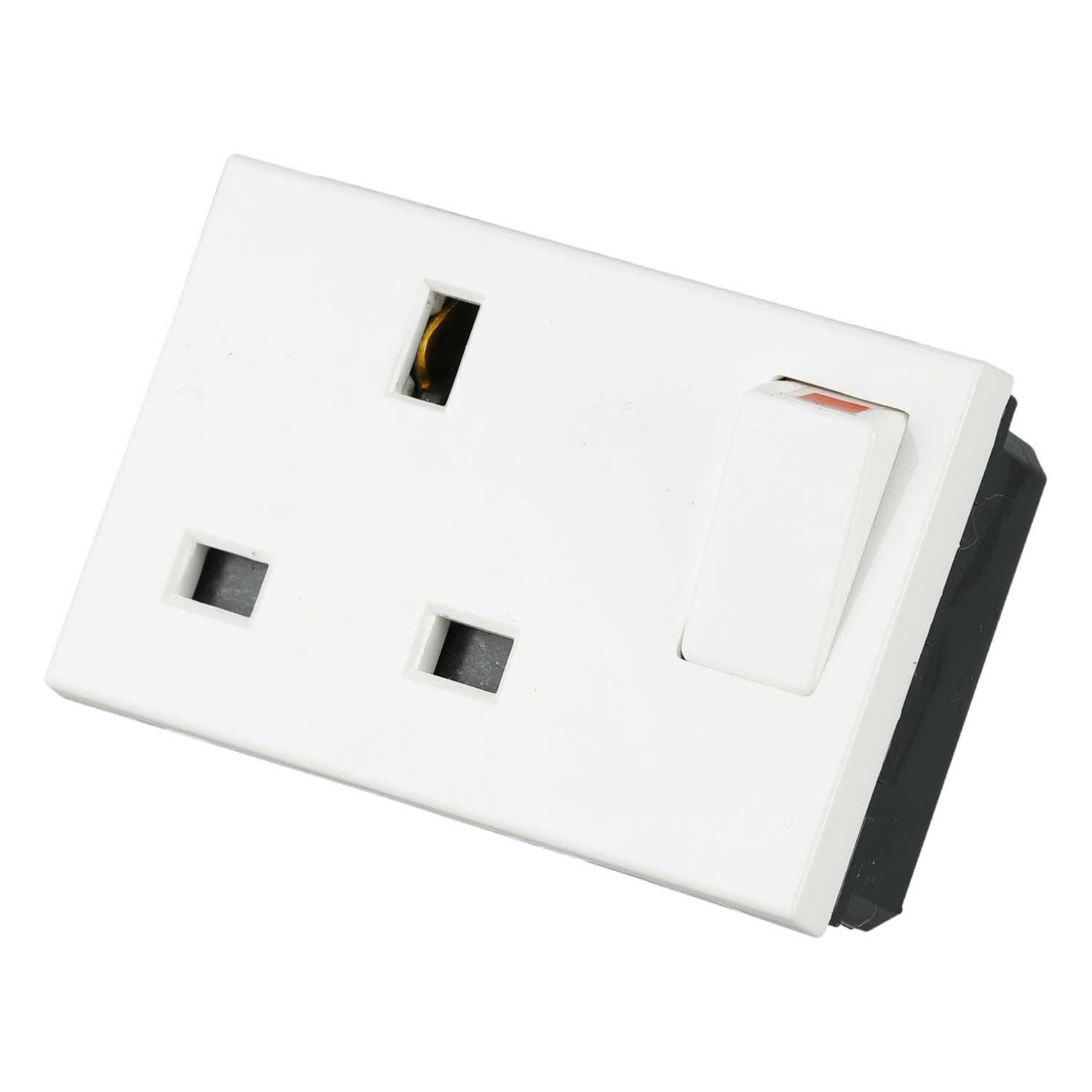 Legrand 13A 1 Gang 2P + E British Standard Switched Socket White (572130) | CEF