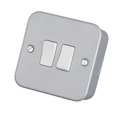 Knightsbridge 10A 2 Gang 2 Way Light Switch Metal Clad (M3000) | CEF